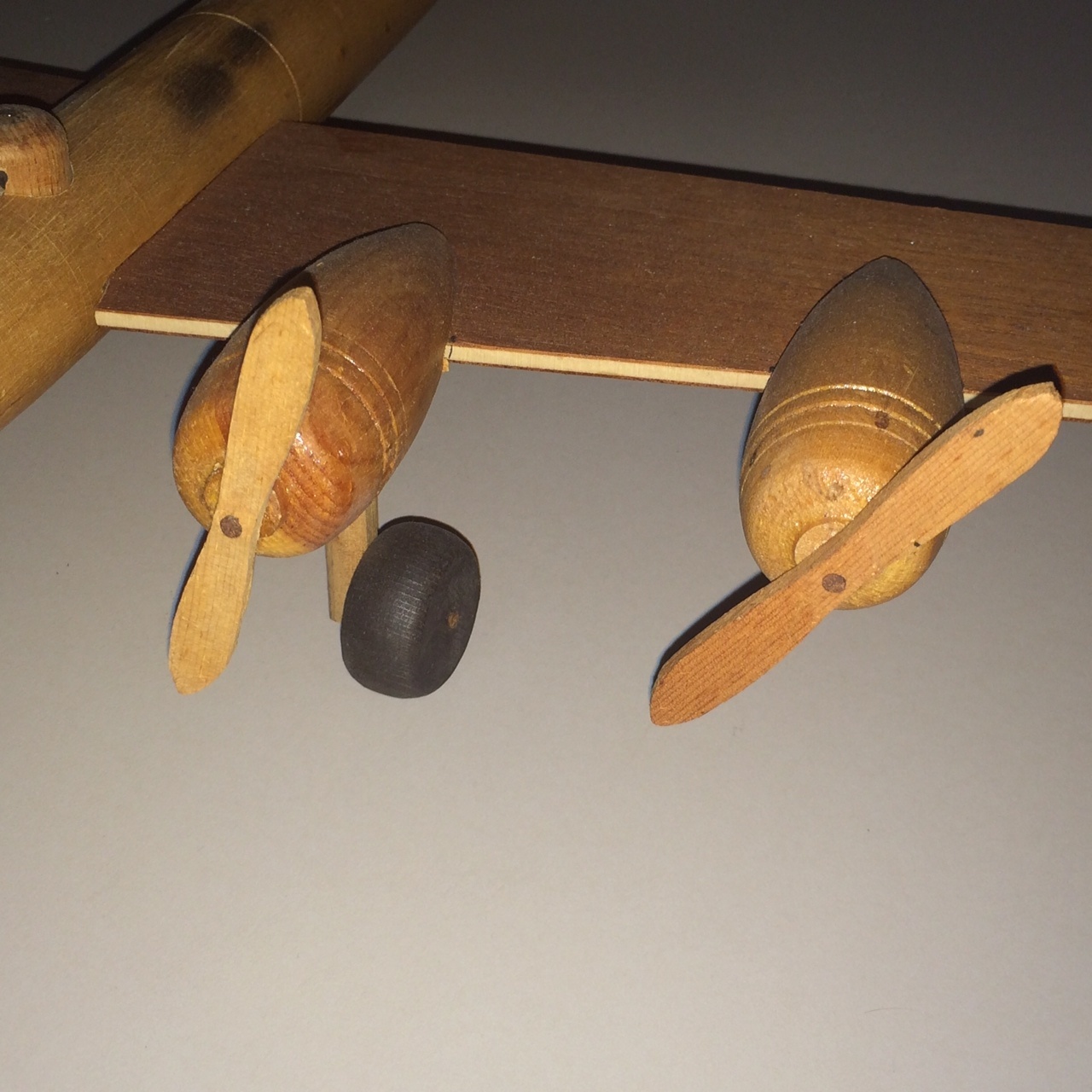 B-17 model propellers – AntiqueToys.com – Antique Toys for Sale
