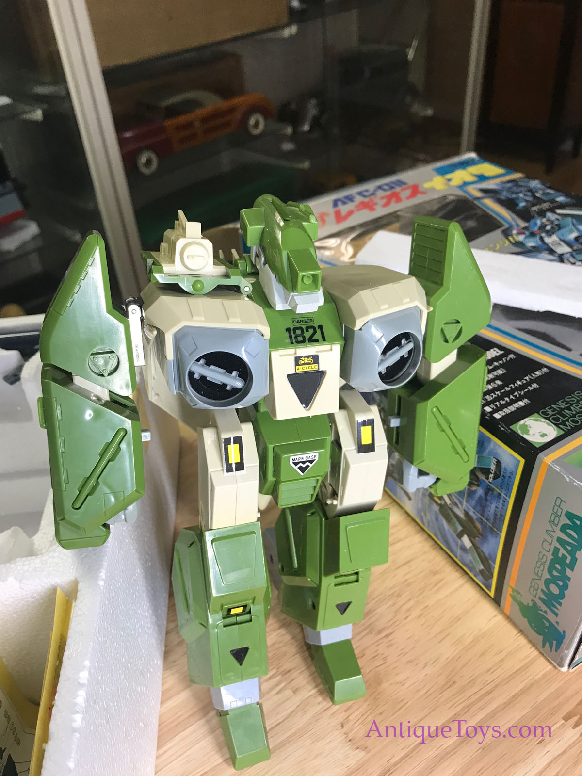 Robotech-robot-toy-mospeda06 - AntiqueToys.com - Antique Toys for Sale