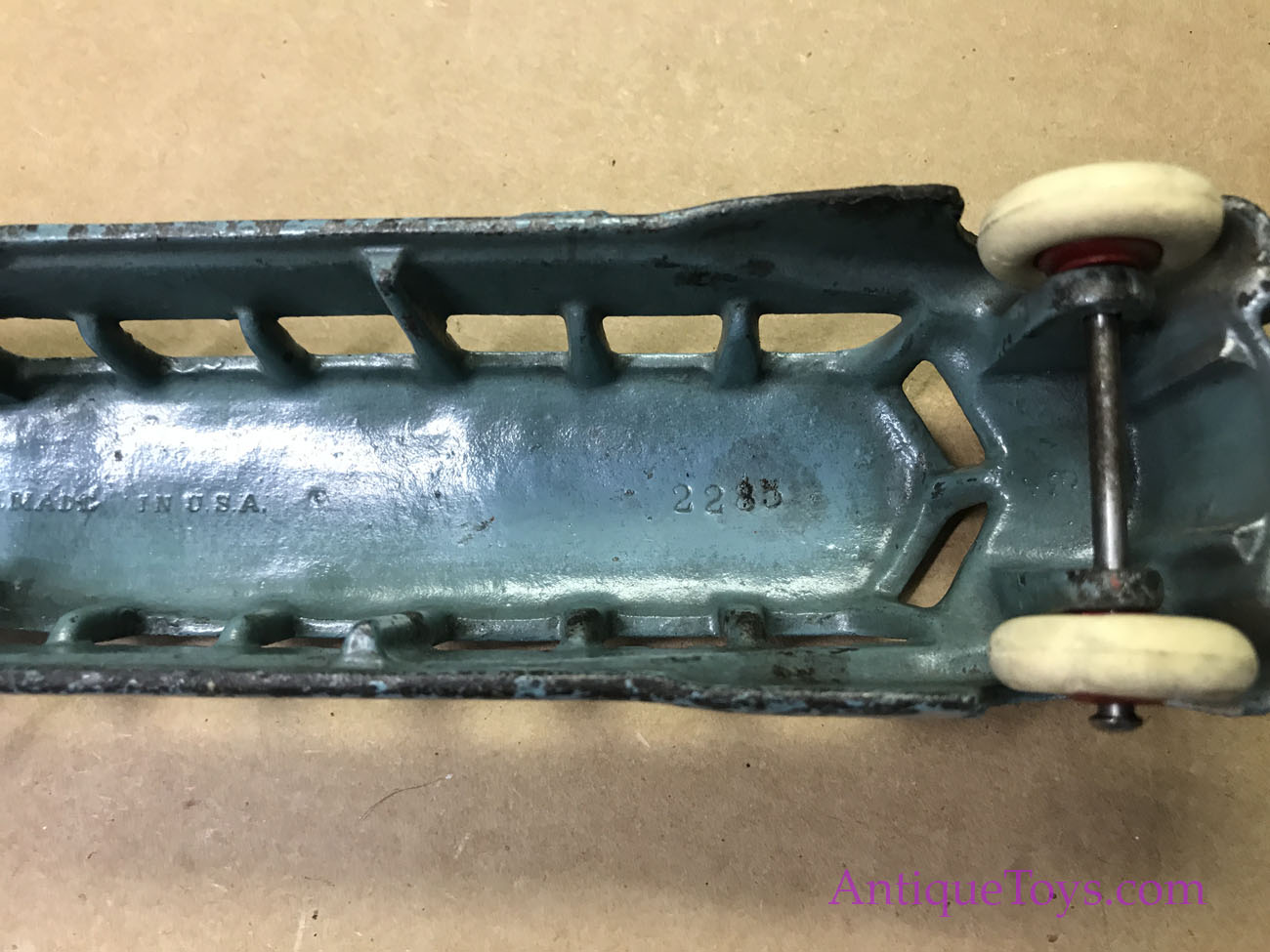 Hubley Streamliner Cast Iron Bus in Blue and Silver *SOLD ...