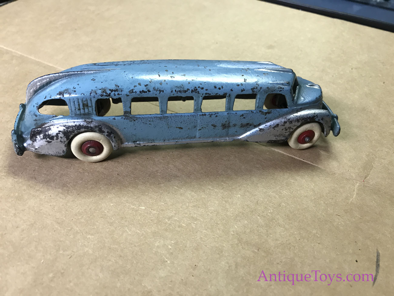 Hubley Streamliner Cast Iron Bus in Blue and Silver *SOLD ...