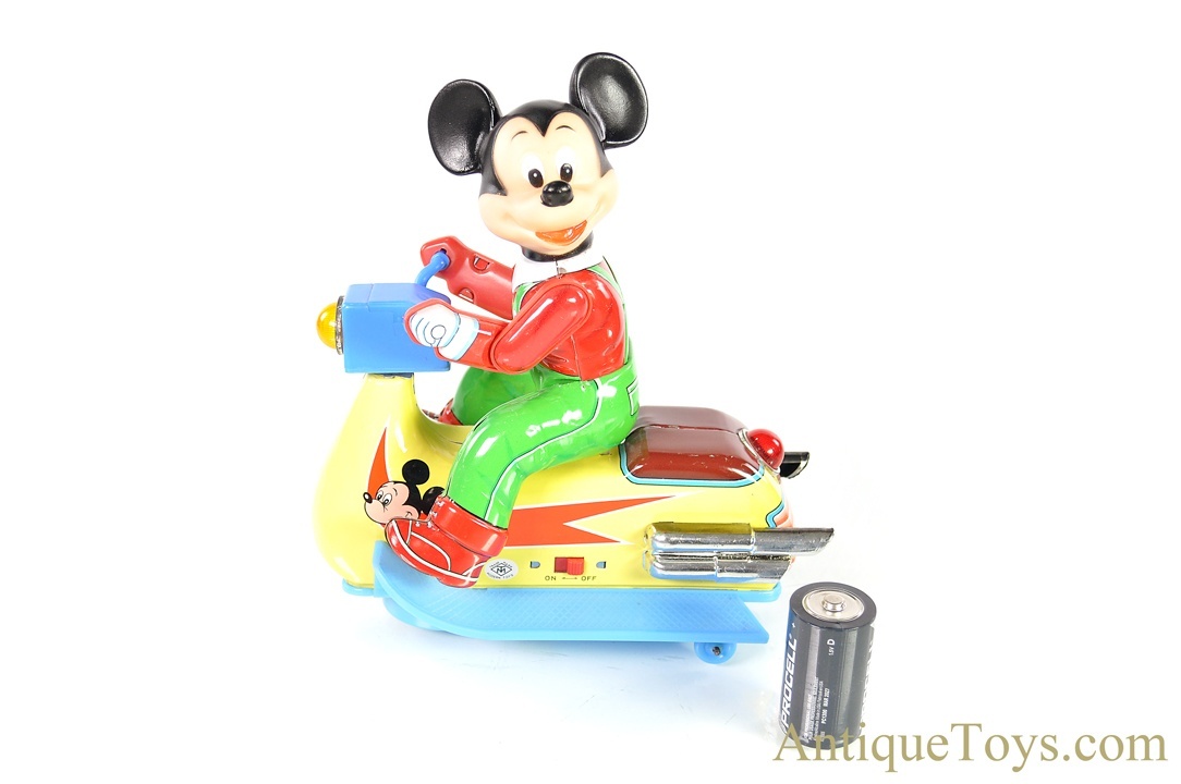 Masudaya Modern Toys (MT) Tin Lithographed Battery Operated Walt Disney ...